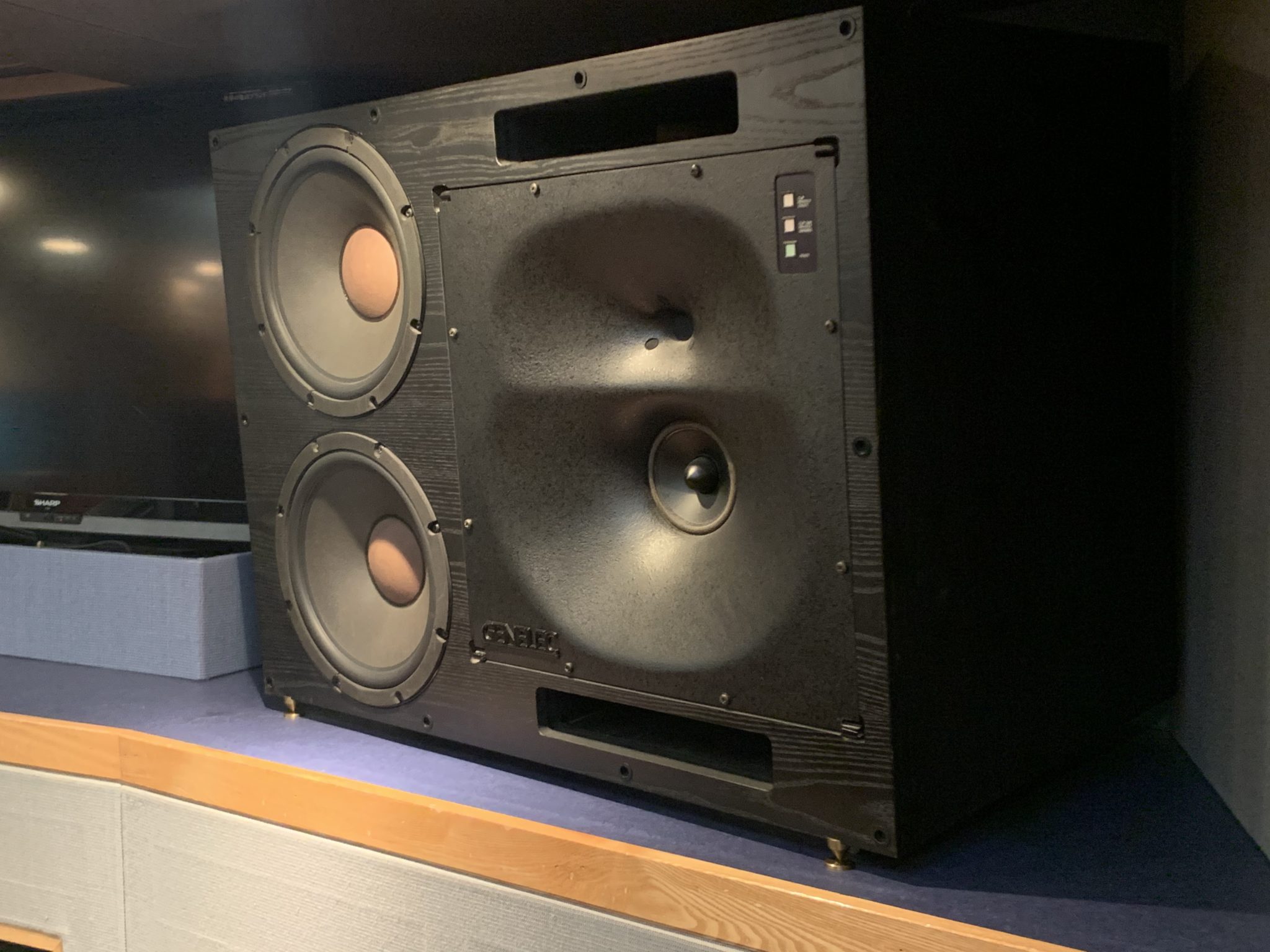 音楽スタジオで使用するモニタースピーカーの名機～YAMAHA NS-10M - MIT STUDIO（エムアイティ・スタジオ） - プロユース ...