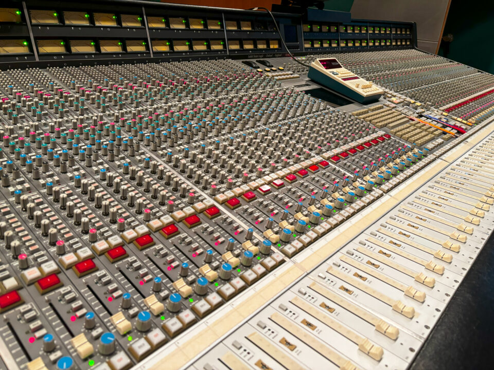 音楽制作環境の変化に伴う「コンソールの優位性」について - MIT STUDIO（エムアイティ・スタジオ） - プロユースレコーディング ...